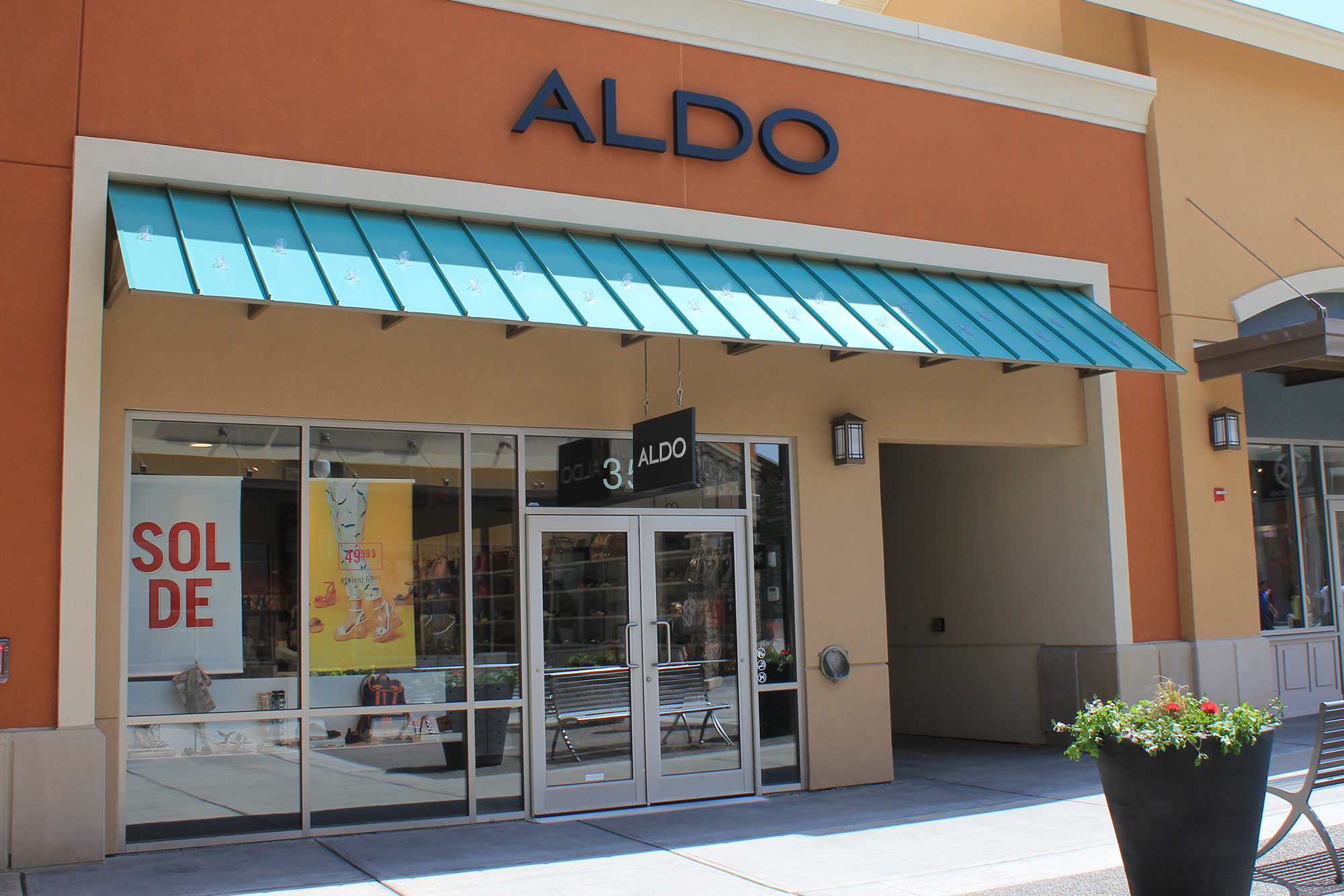 allsales.ca blog | Premium Outlets Montréal at Mirabel